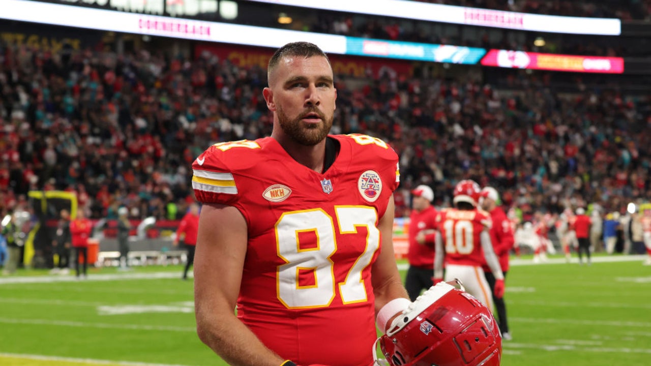 Travis Kelce Becomes Kansas City Chiefs' All-Time Leading Receiver as Taylor Swift Subtly Shows ...